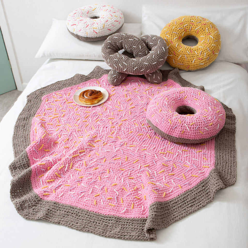 Plush Giant Doughnut Blanket Crochet Kit | Stitch & Story